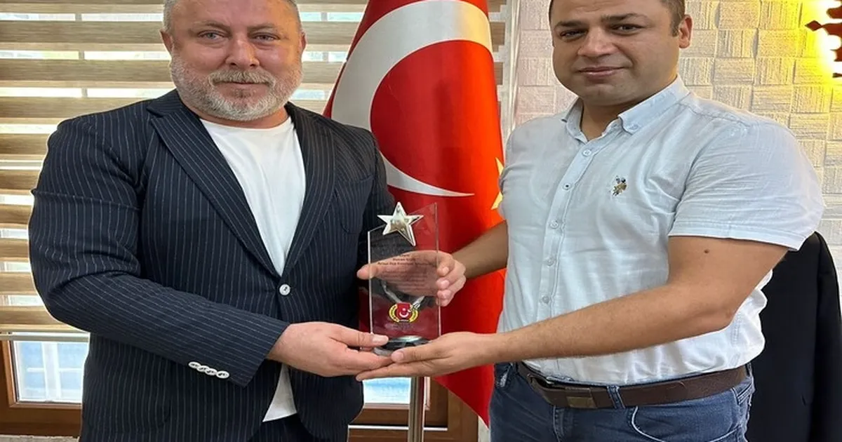 Arsuz Emniyet Müdürü Hasan Gün’e plaket - Flash Gazetesi