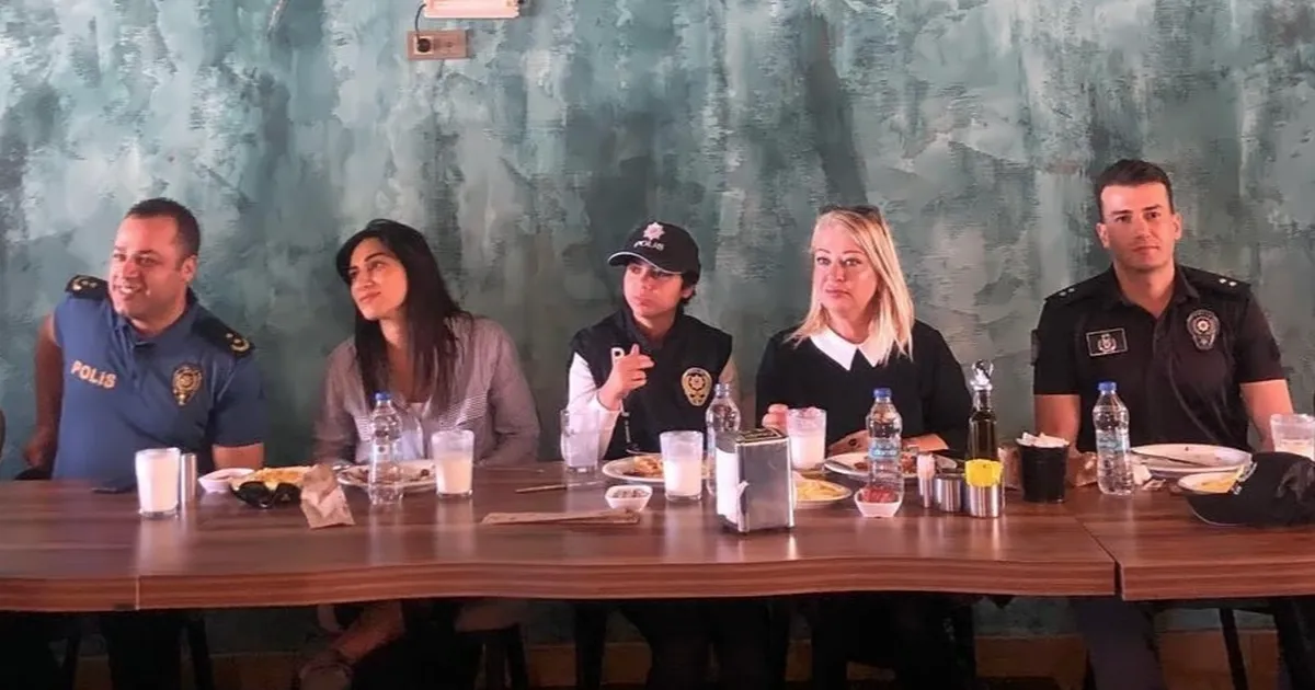 ARSUZ EMNİYET MÜDÜRÜ HASAN GÜN ' DEN ÖZEL ÇOCUKLARA ÖZEL HEDİYE ...