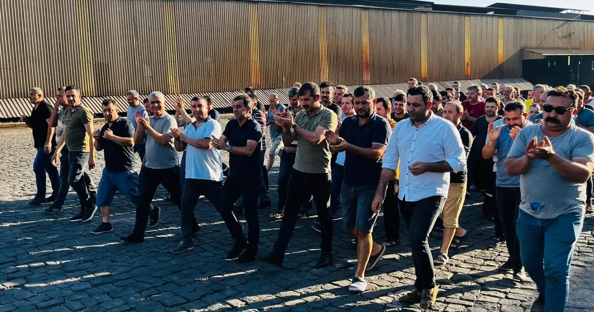 YOLBULAN METALDE EMEKÇİLER YÜRÜYÜŞ EYLEMİNDE… - Flash Gazetesi